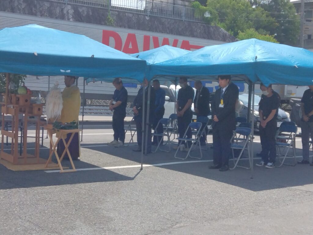 神戸営業所 納車式 Truck Delivery Ceremony Held at Kobe Sales Office | ダイワ運輸株式会社